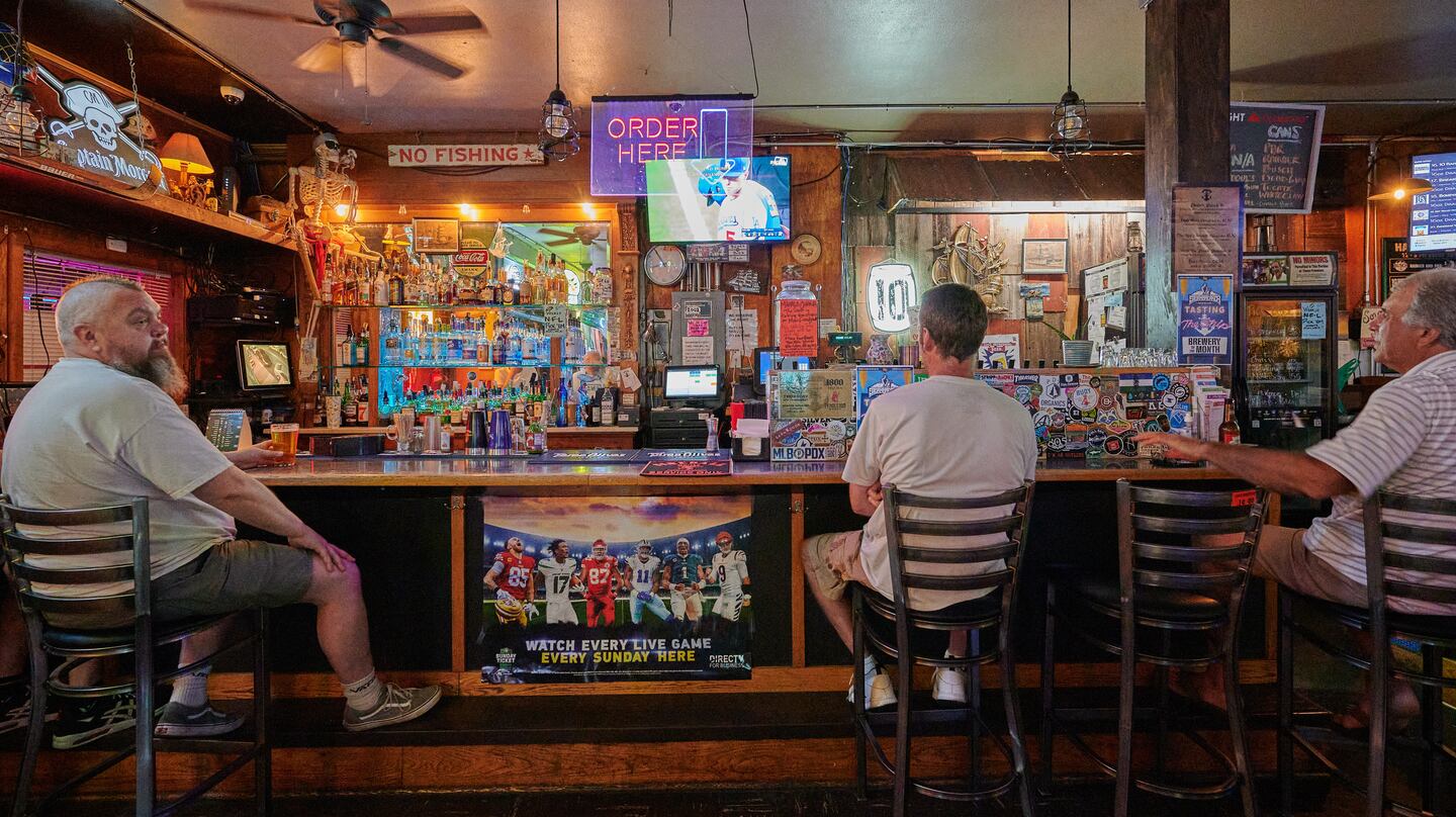 Deep Dive: Our Guide to Southwest Portland’s Dive Bars