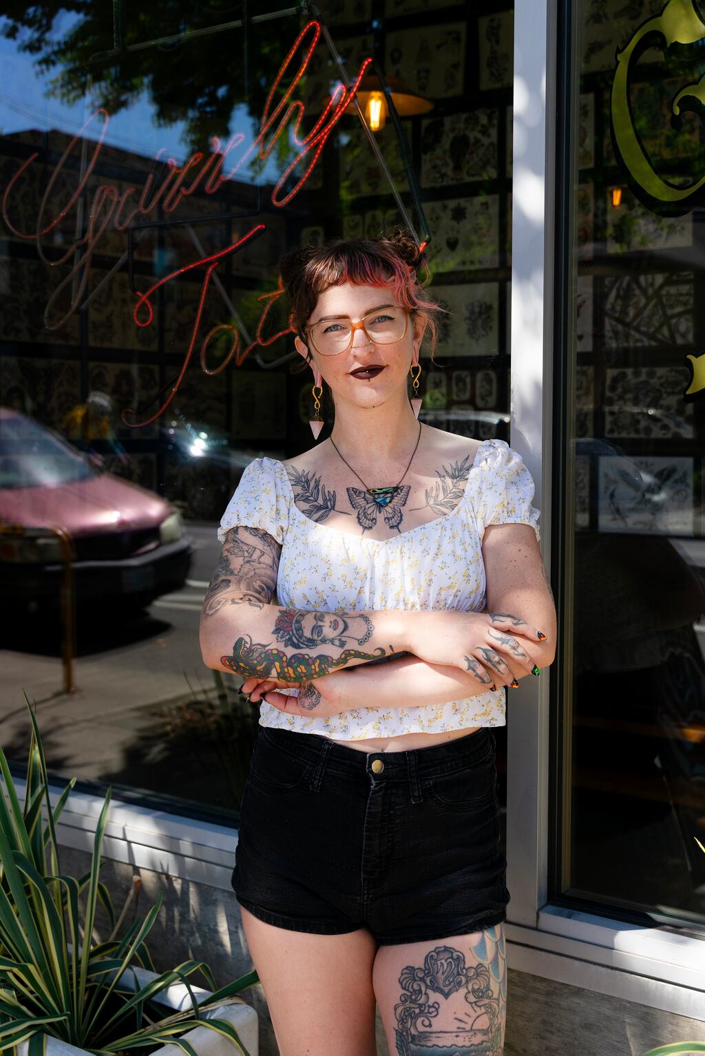 Cosette “Cozy” Hardman, Believed to Be Oregon’s Only Deaf Tattoo Artist ...
