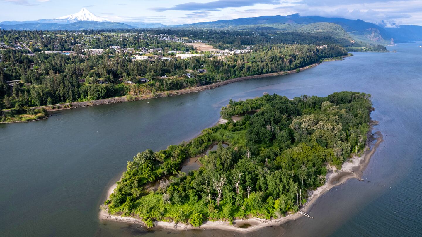 Ten Islands in the Columbia River You Can Explore